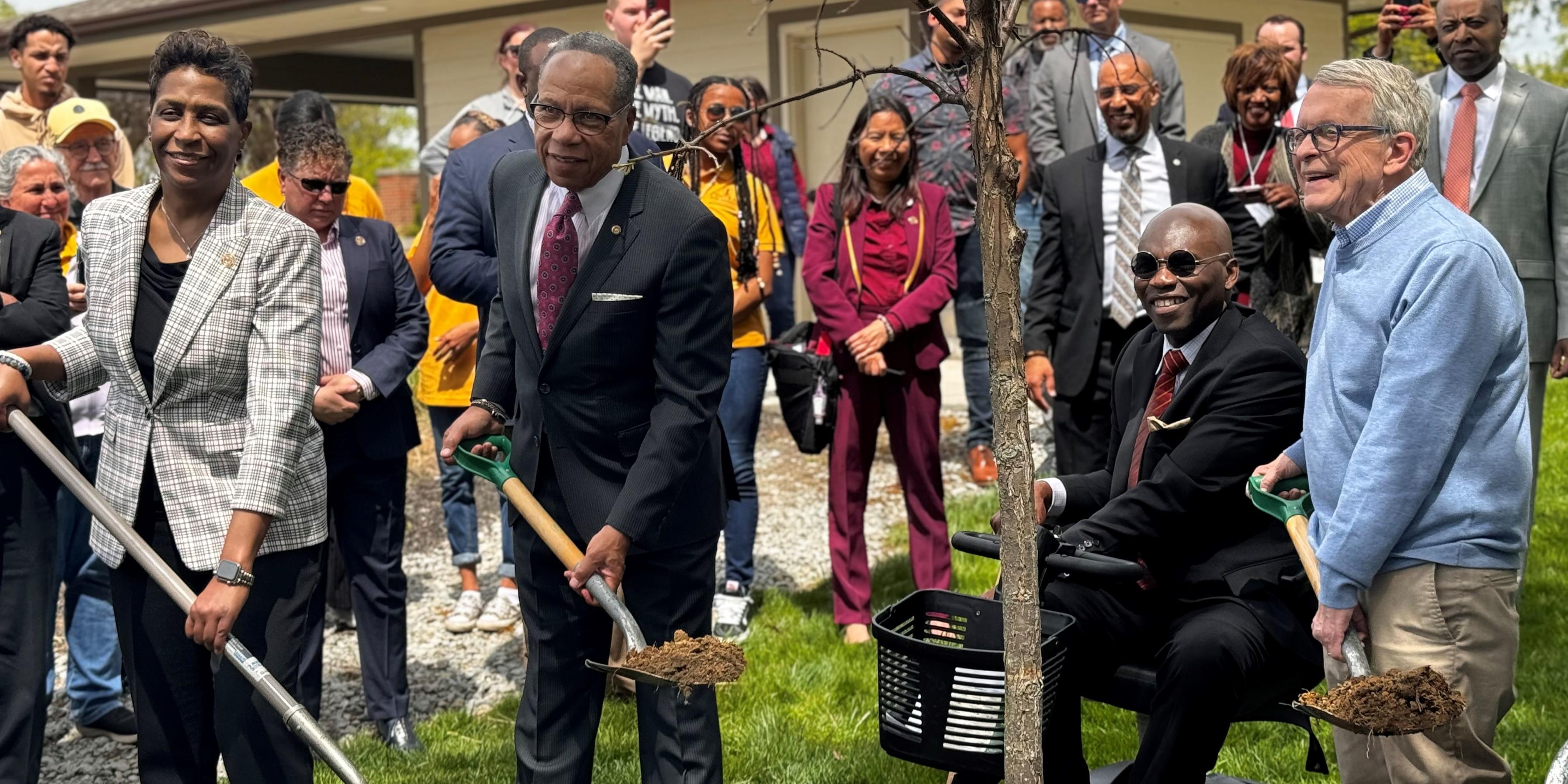 Gov. DeWine, ODNR celebrate Arbor Day with tree planting at Central ...